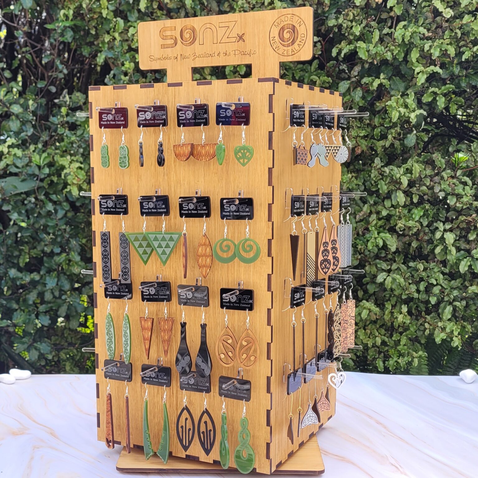 Large Rotating Peg Stand