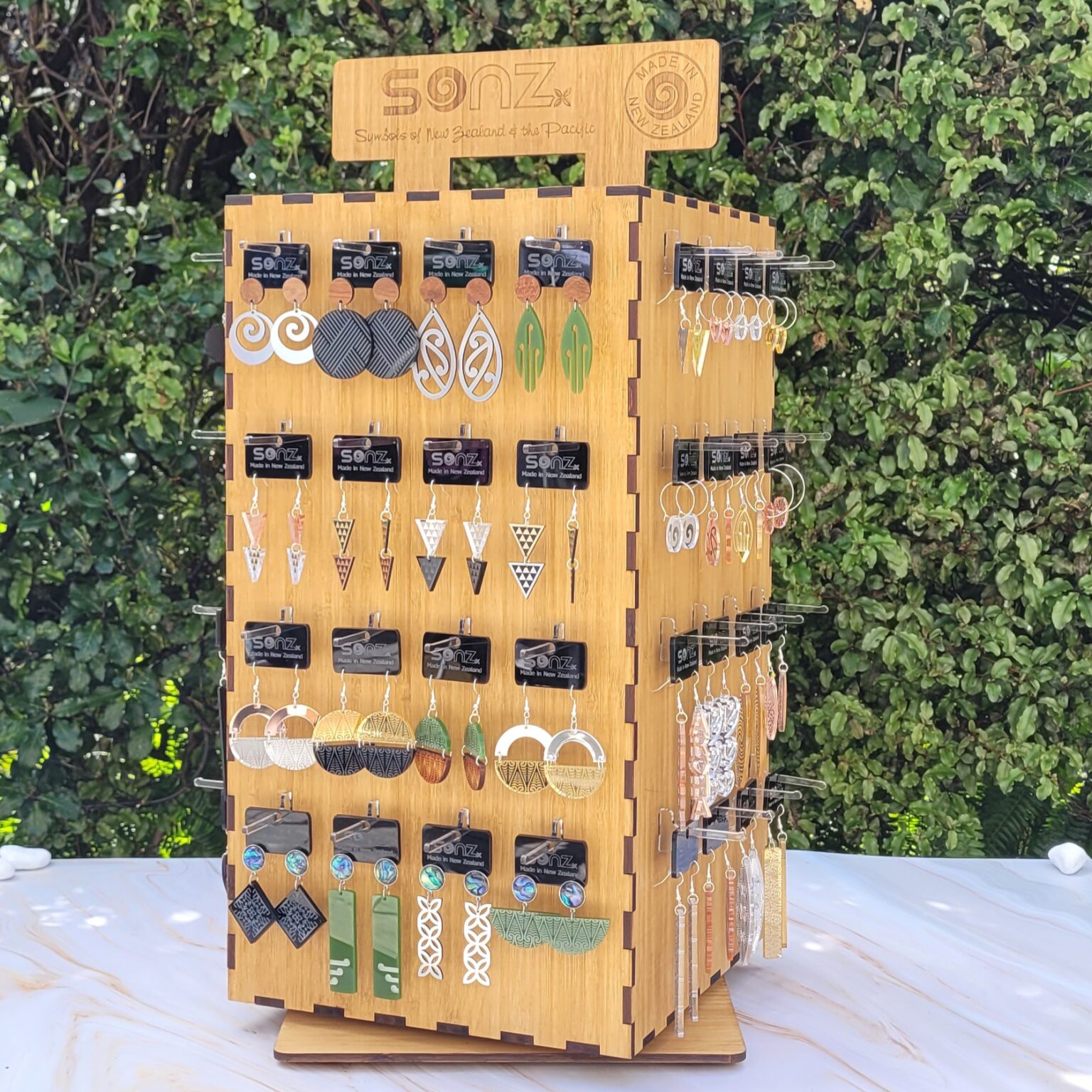 Large Rotating Peg Stand