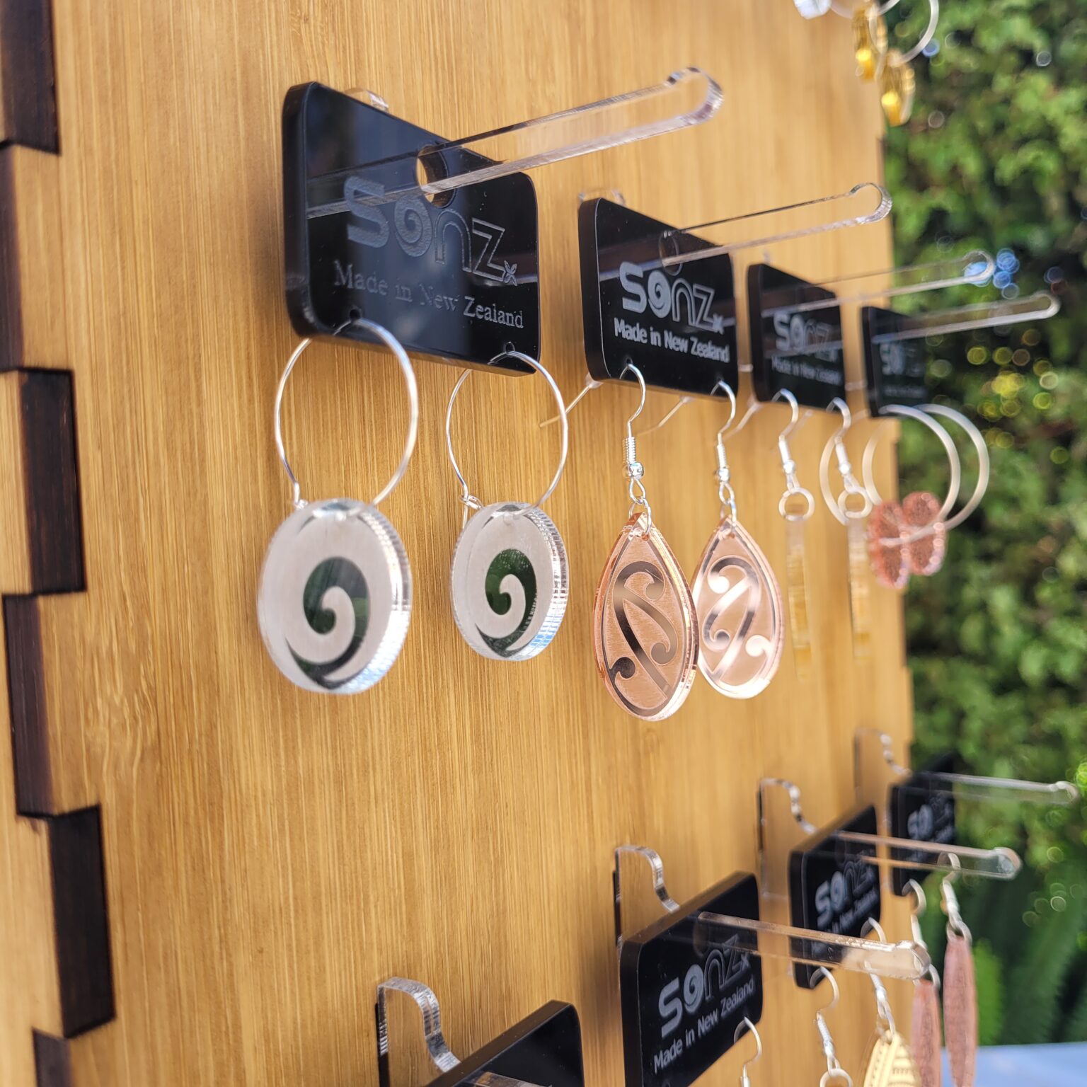 Large Rotating Peg Stand